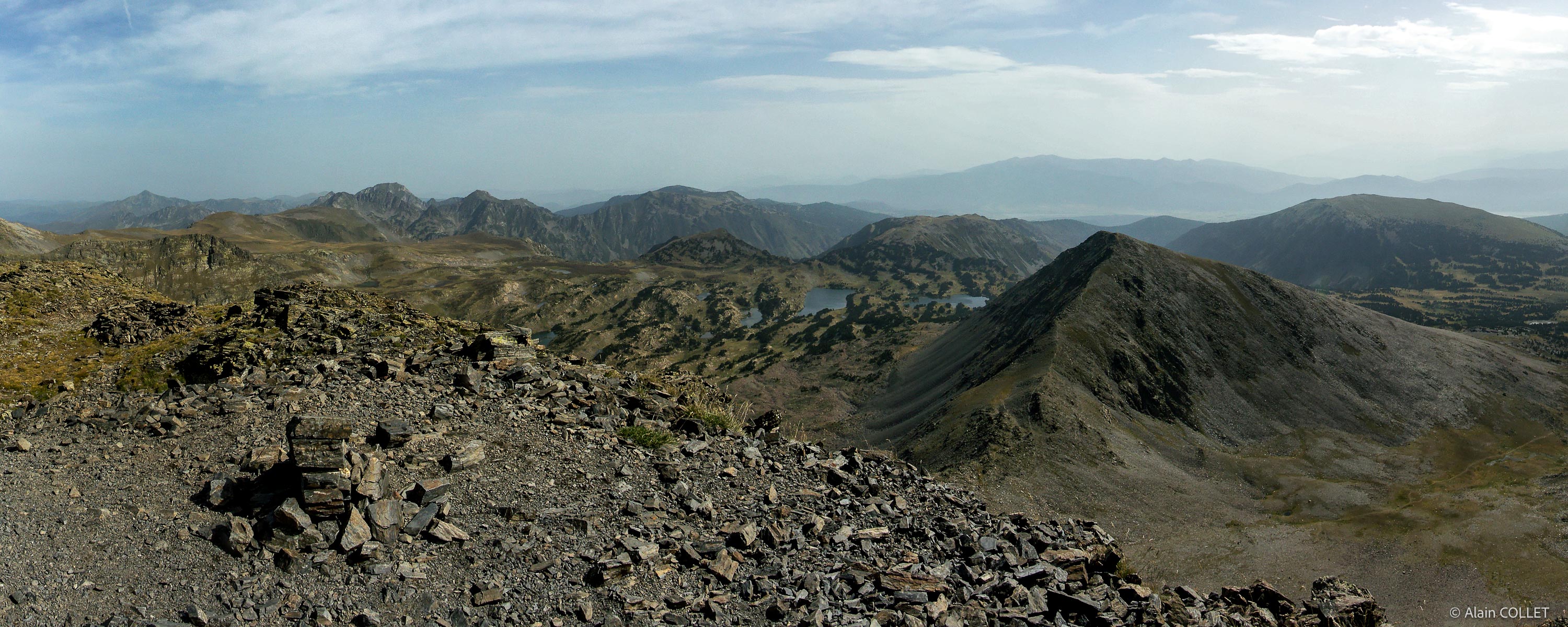 Sommet du pic Péric : vue est, Petit Péric et lacs de Camporells